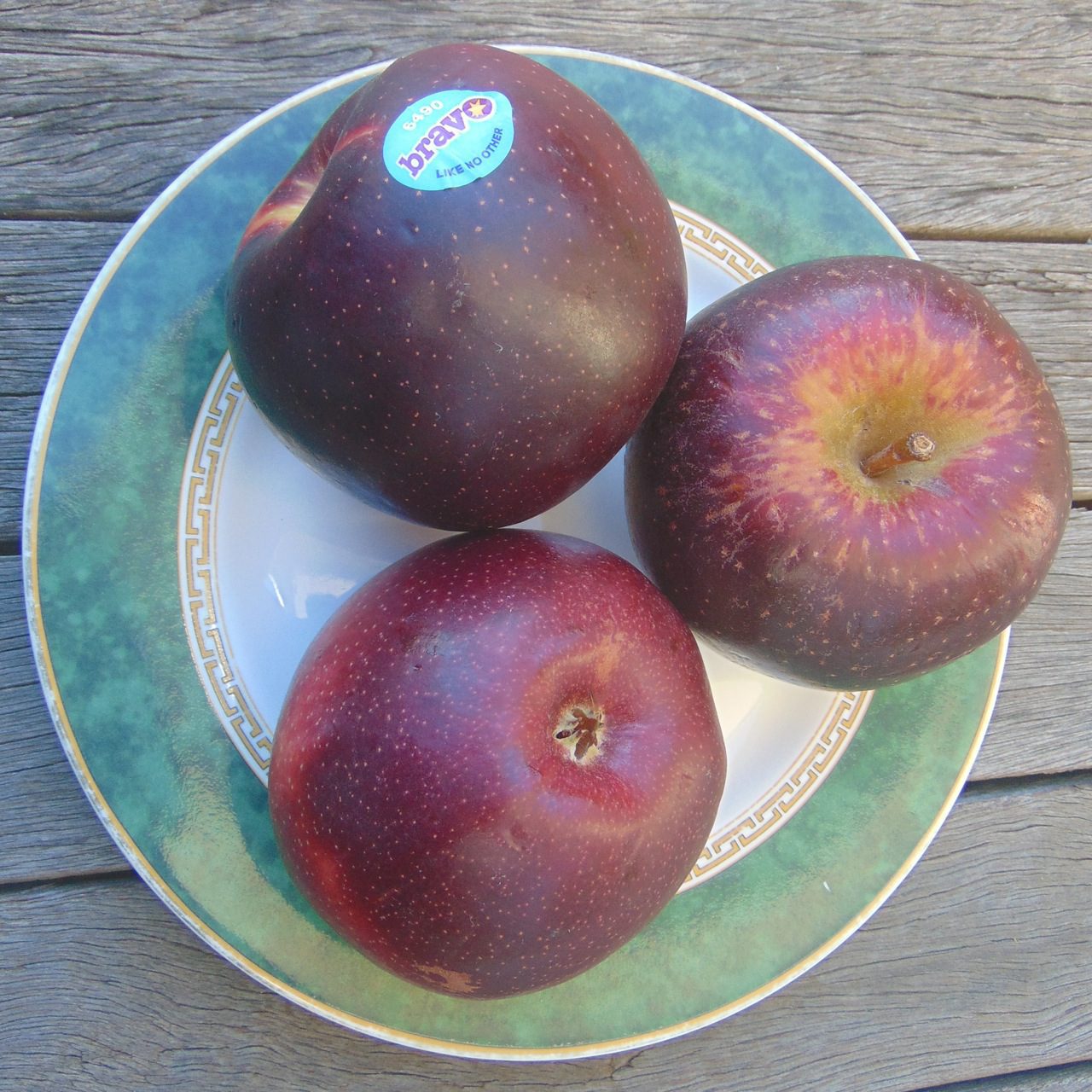 Black Apples - All to Know - auscrops.com.au